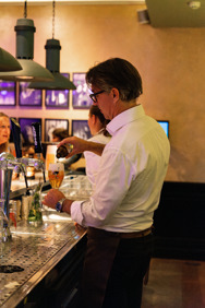 Start of sluit je theaterbezoek af in Café DeLaMar